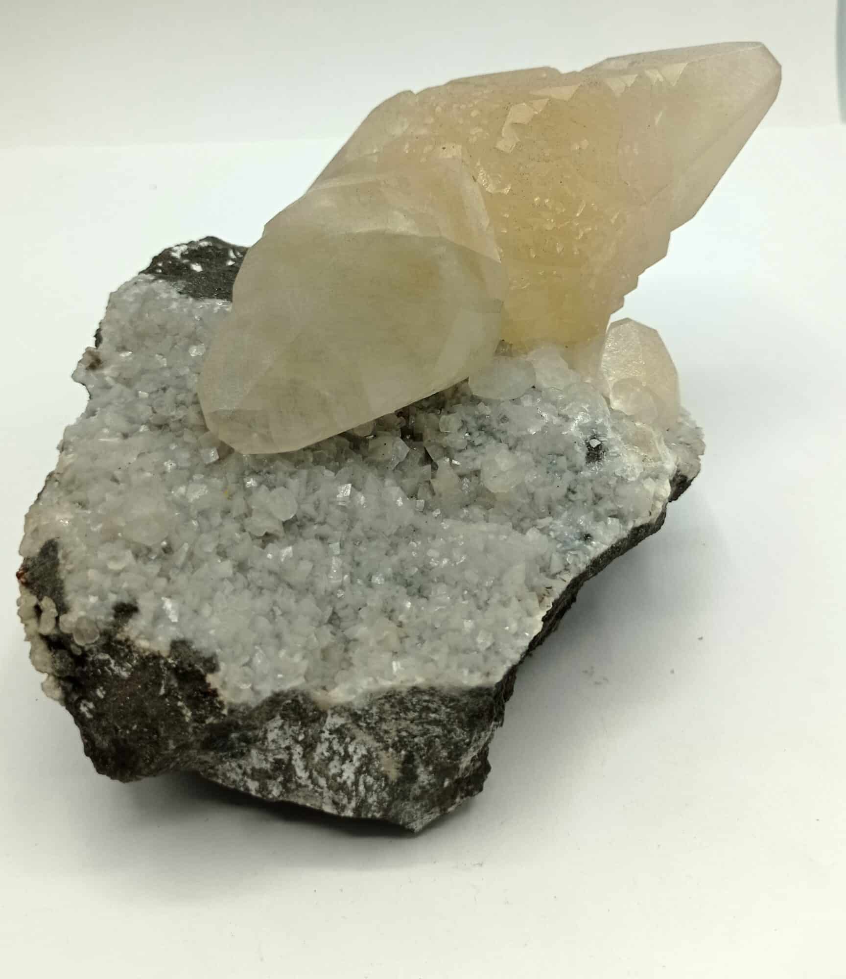 Mottled calcite, Trier, Gard.