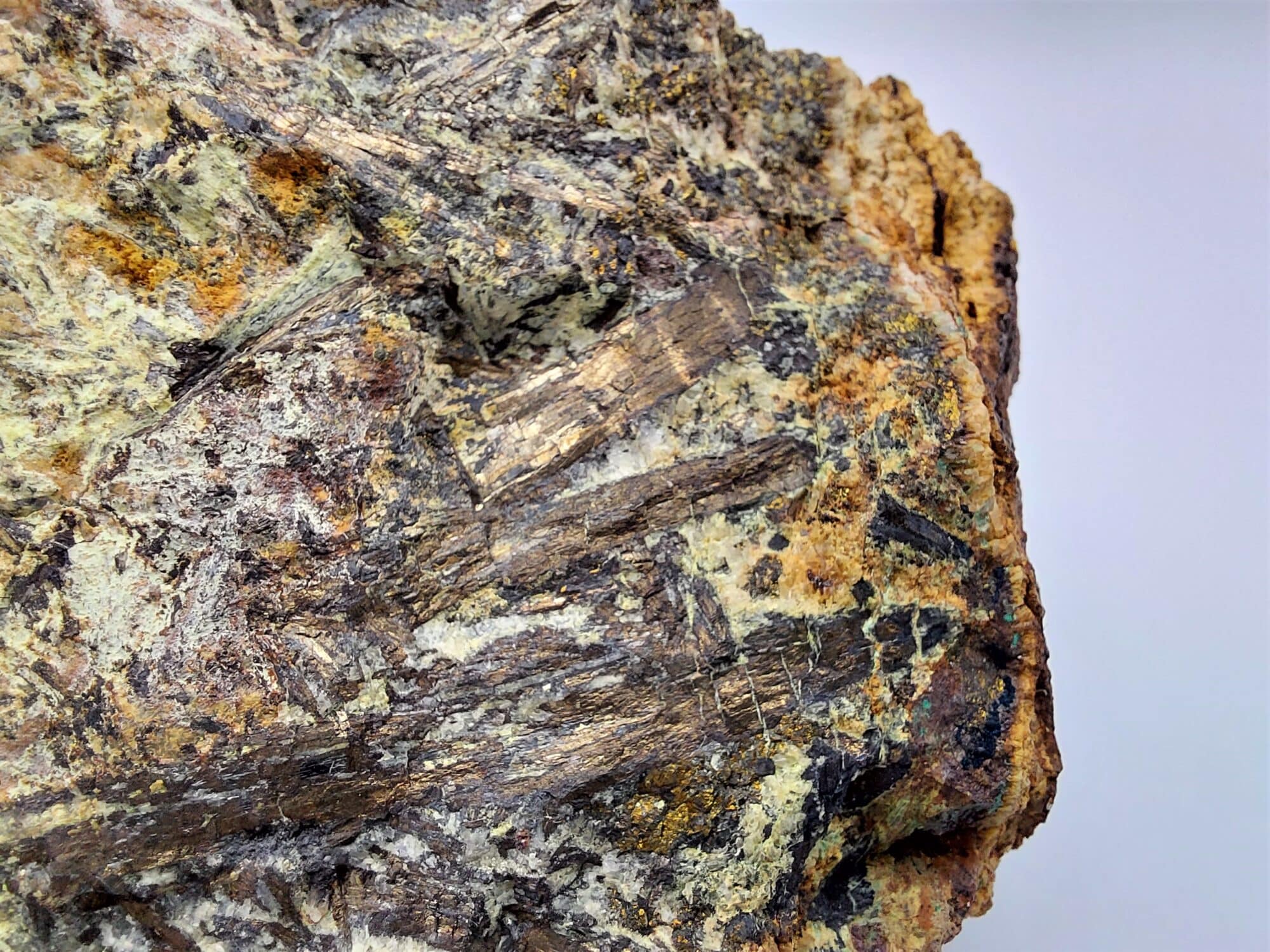Bismuthinite, Pulacayo, Uyuni, Bolivia.