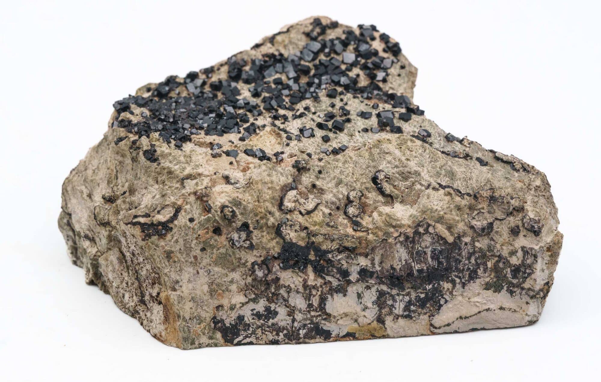 Garnet var Melanite, San Benito Co., California, USA.