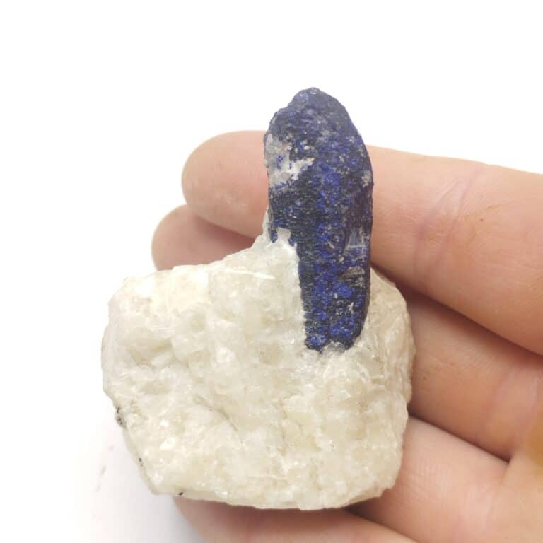 Mineral specimens in pseudomorphosis and perimorphosis